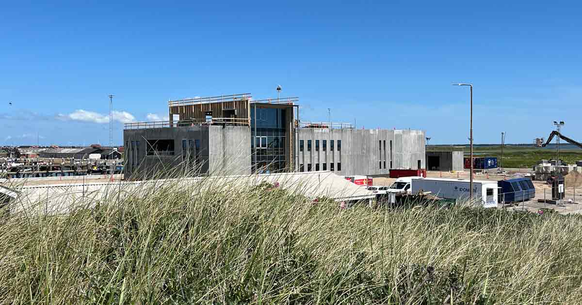 Topping-out ceremony: operations and maintenance base for Thor offshore ...